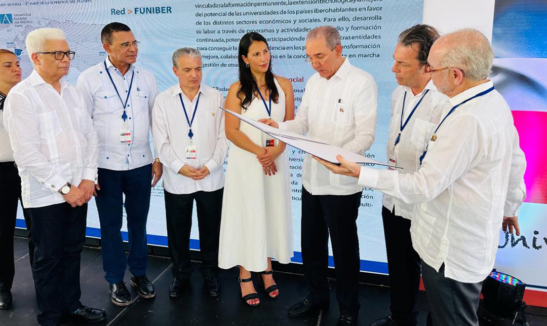 The president of the Dominican Republic breaks "first ground" of ...